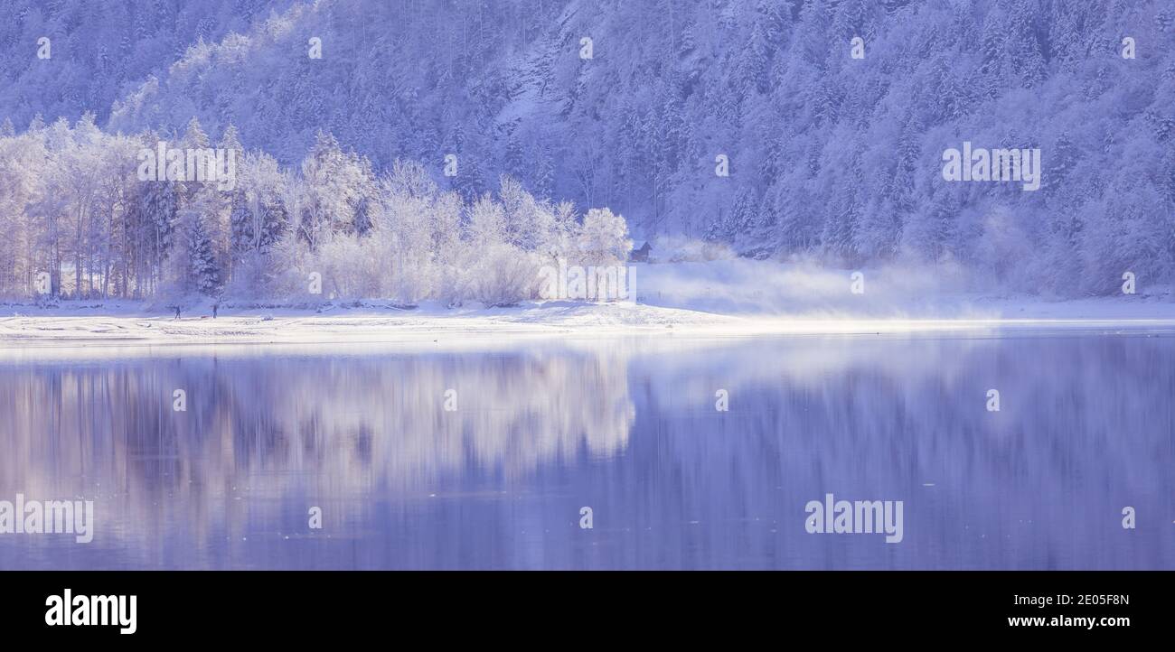 Idyllic winter landscape: Reflection lake, snowy trees and mountains ...