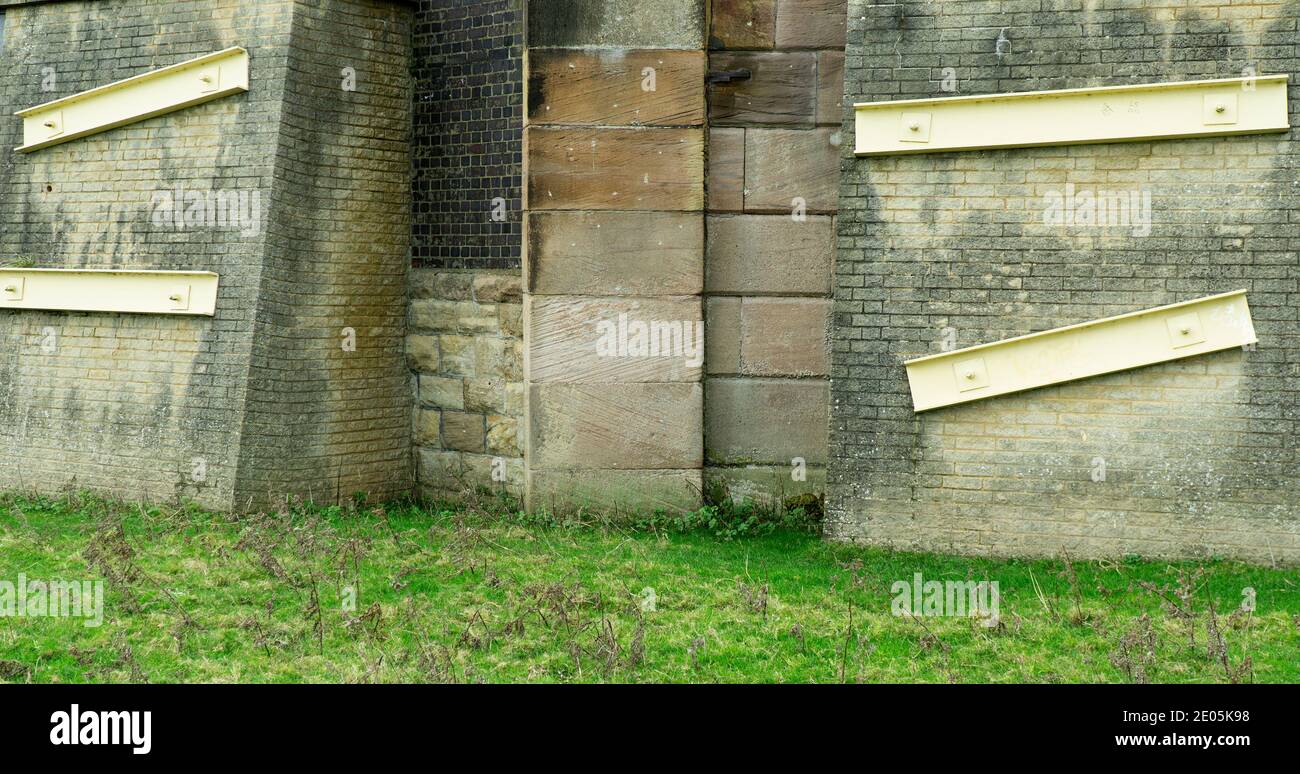 Buttresssing hi-res stock photography and images - Alamy