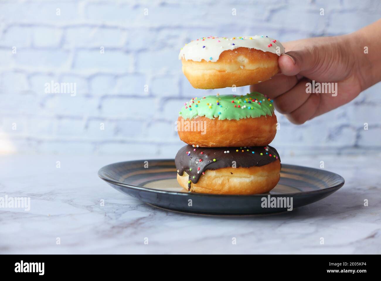 Holding up donuts hi-res stock photography and images - Alamy