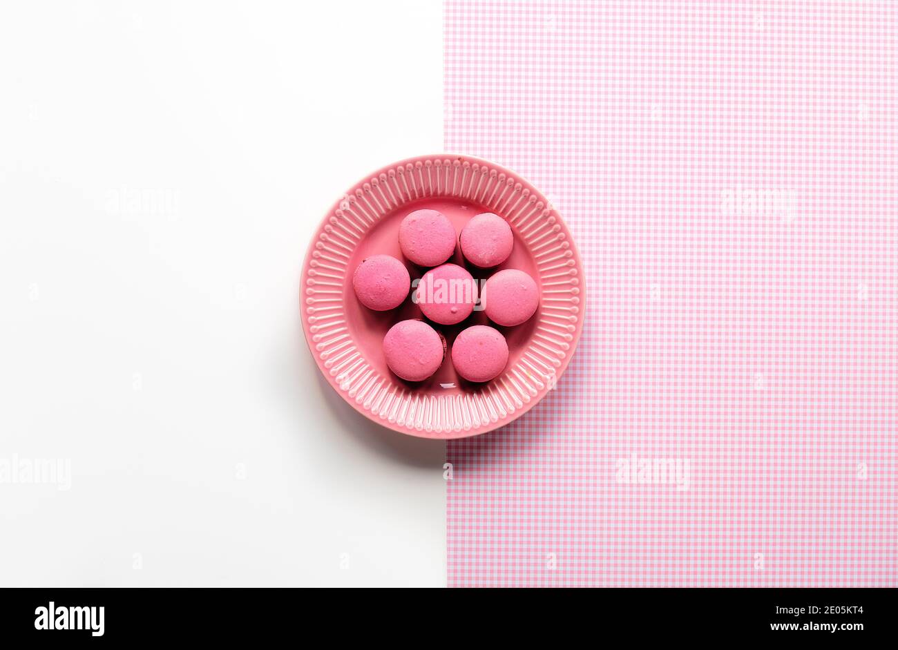 Simple two tone hi-res stock photography and images - Alamy