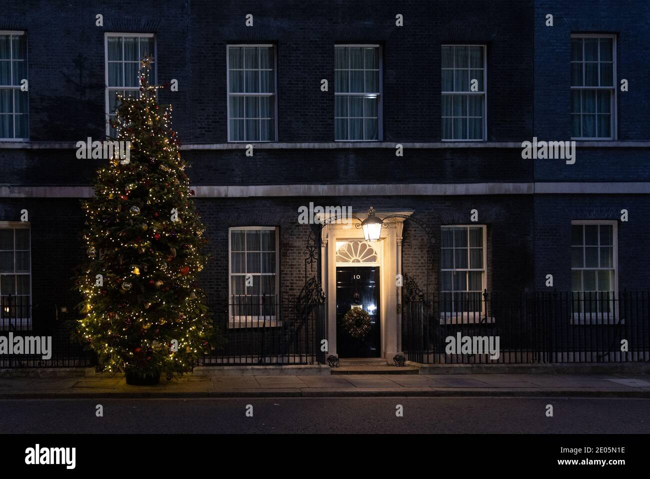 Downing street christmas 2020 hi-res stock photography and images - Alamy
