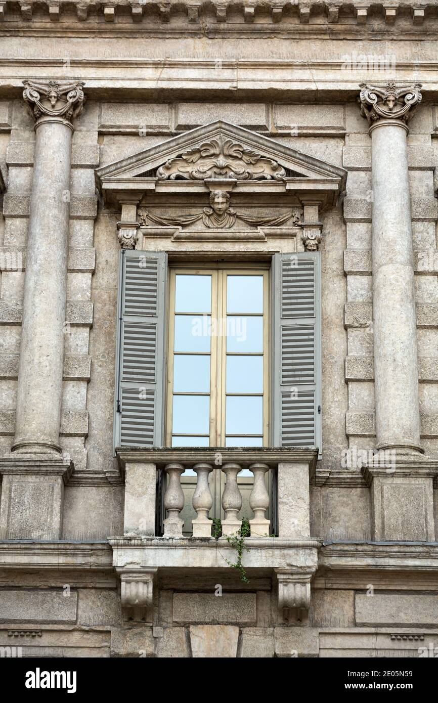 Ornamental window of Palazzo Maffei in Verona. Italy Stock Photo - Alamy