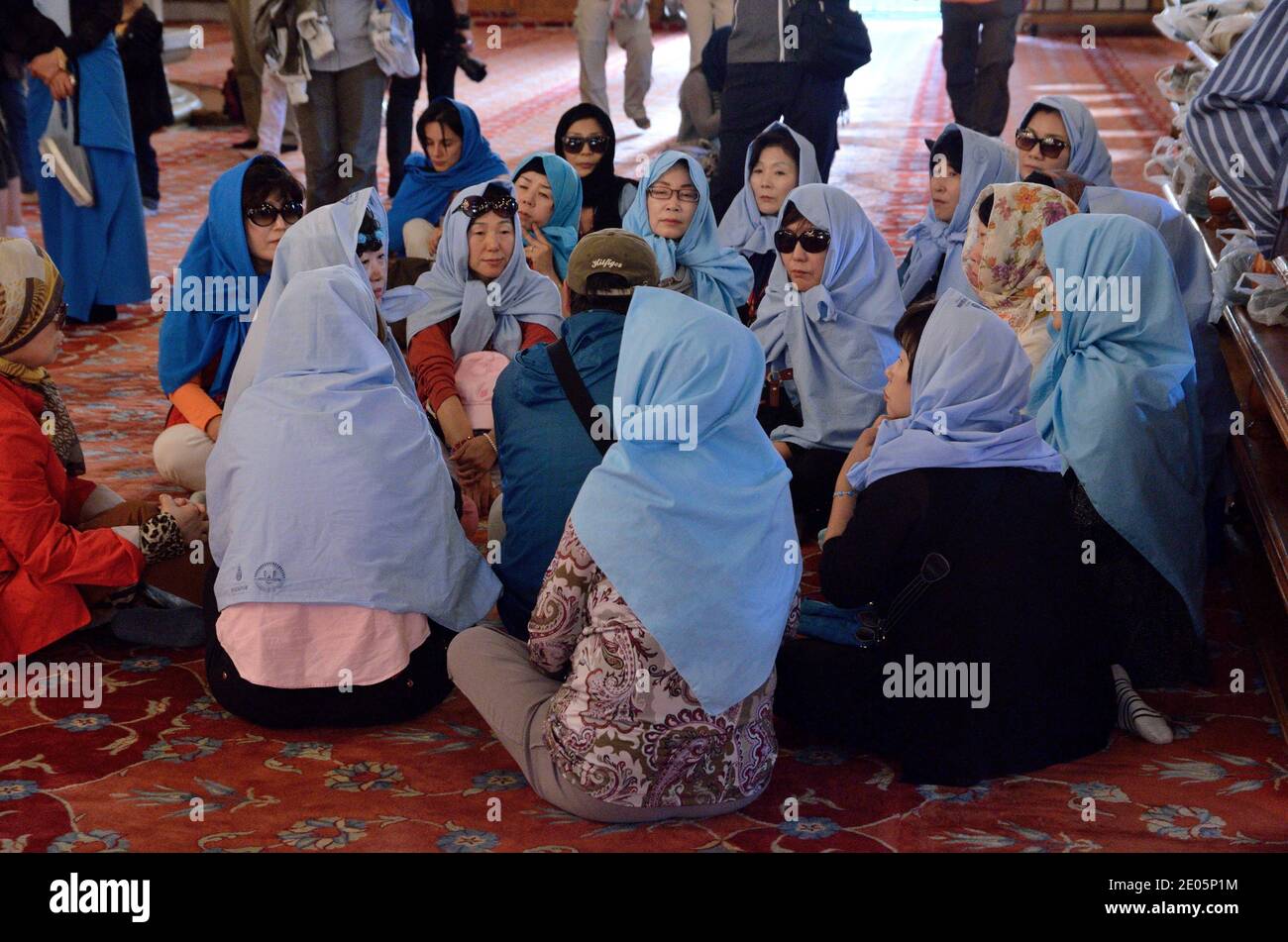 Japanese female tourists in hijabs at the Istanbul Blue Mosque Stock ...