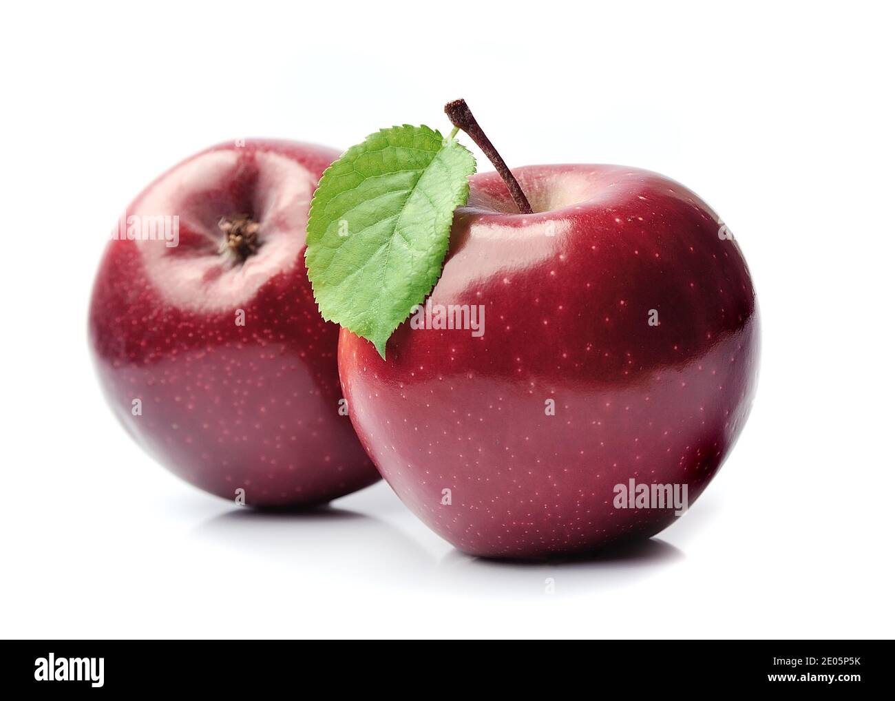 Ripe apple fruit with leaves on white backgrounds Stock Photo - Alamy