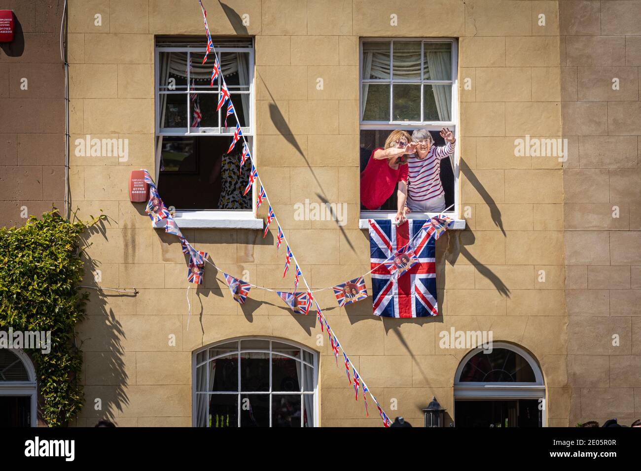 Crowds public hanging hi-res stock photography and images - Alamy