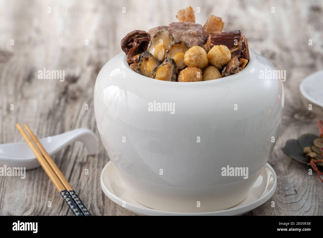 Traditional food of Chinese lunar new year, Buddha jumps over the wall ...