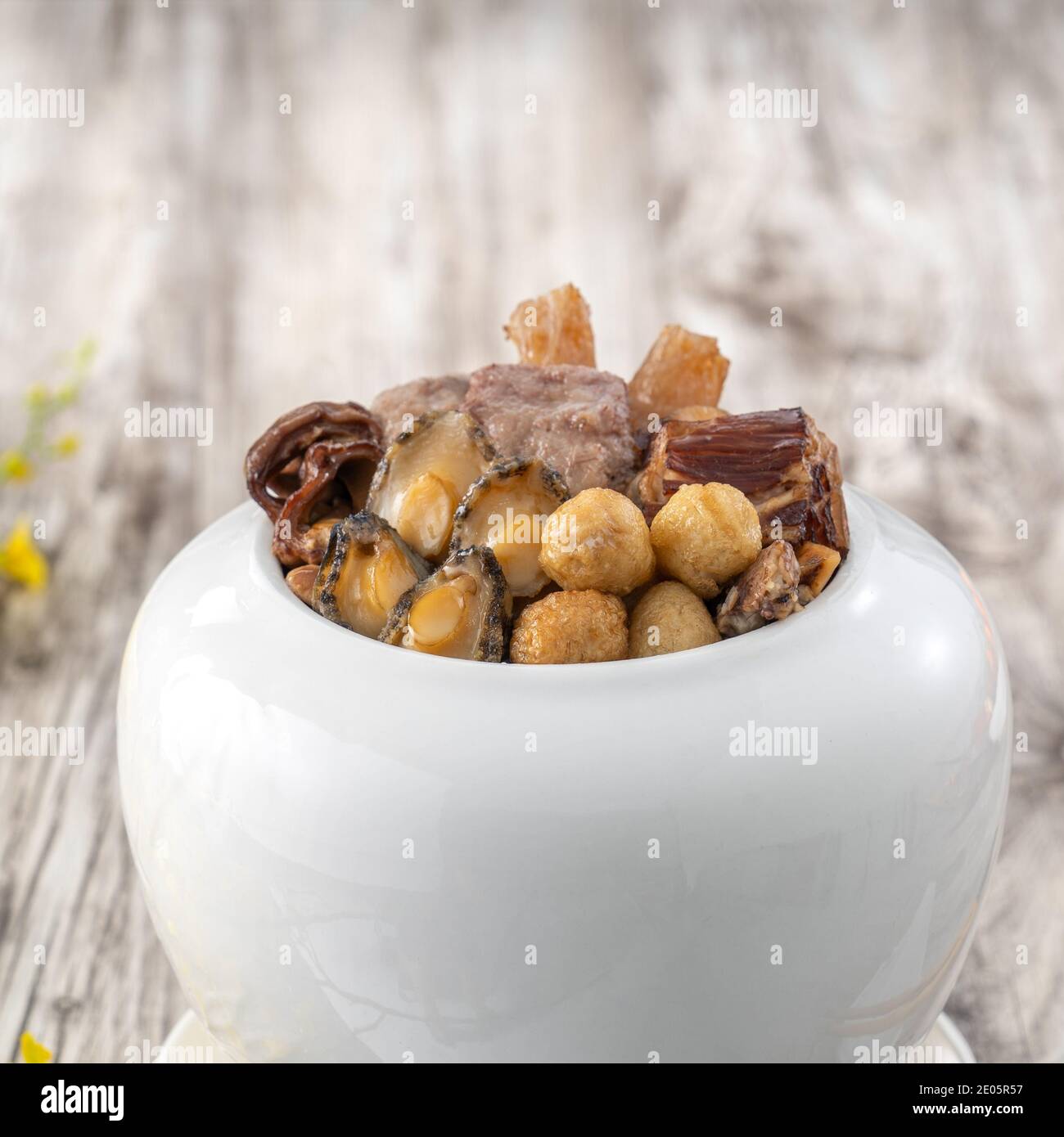 Traditional food of Chinese lunar new year, Buddha jumps over the wall ...