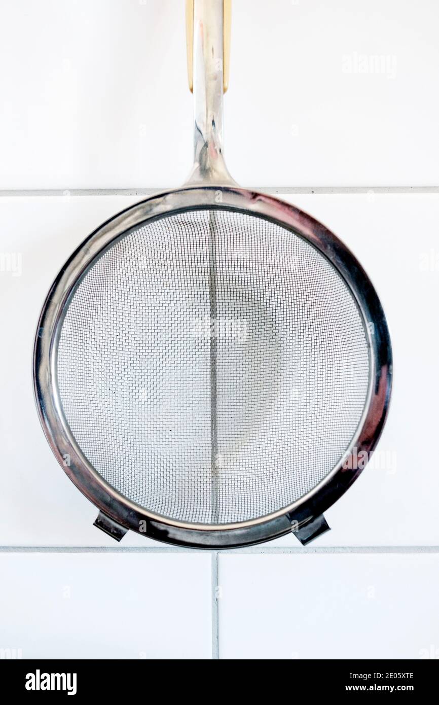 Kitchen sieve hi-res stock photography and images - Alamy