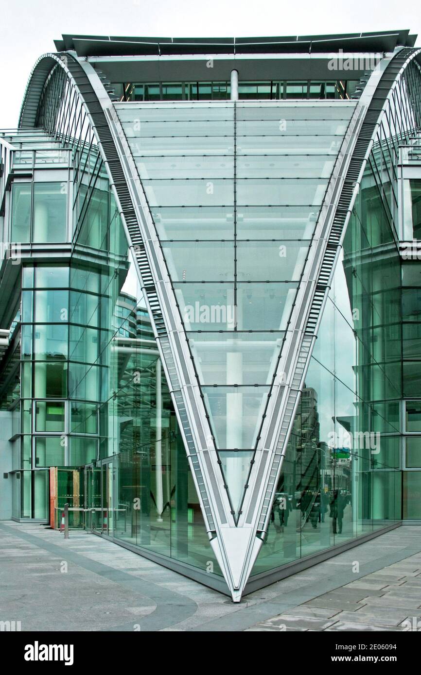 Triangle windows buildings high hi-res stock photography and images - Alamy