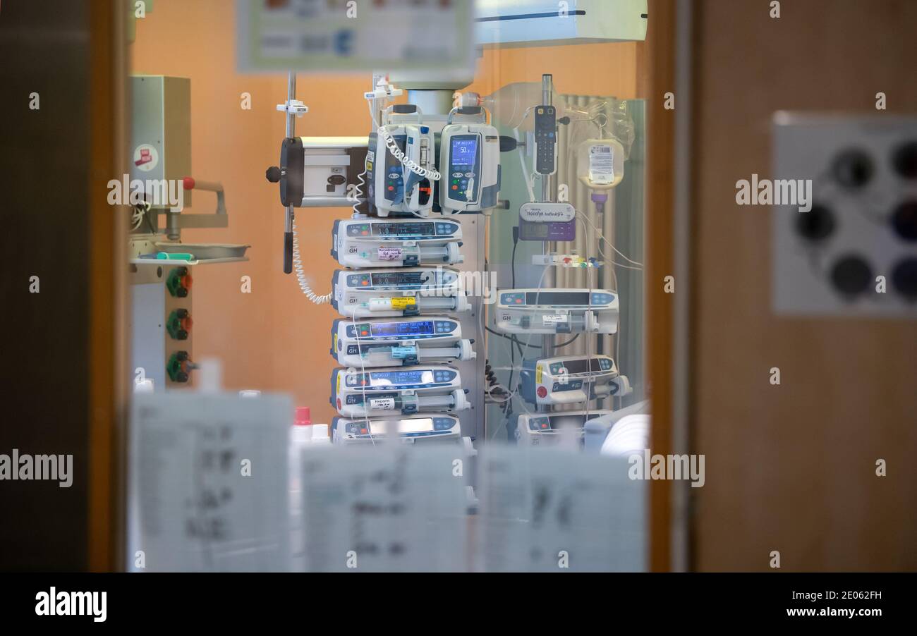Infusion pumps hi-res stock photography and images - Alamy