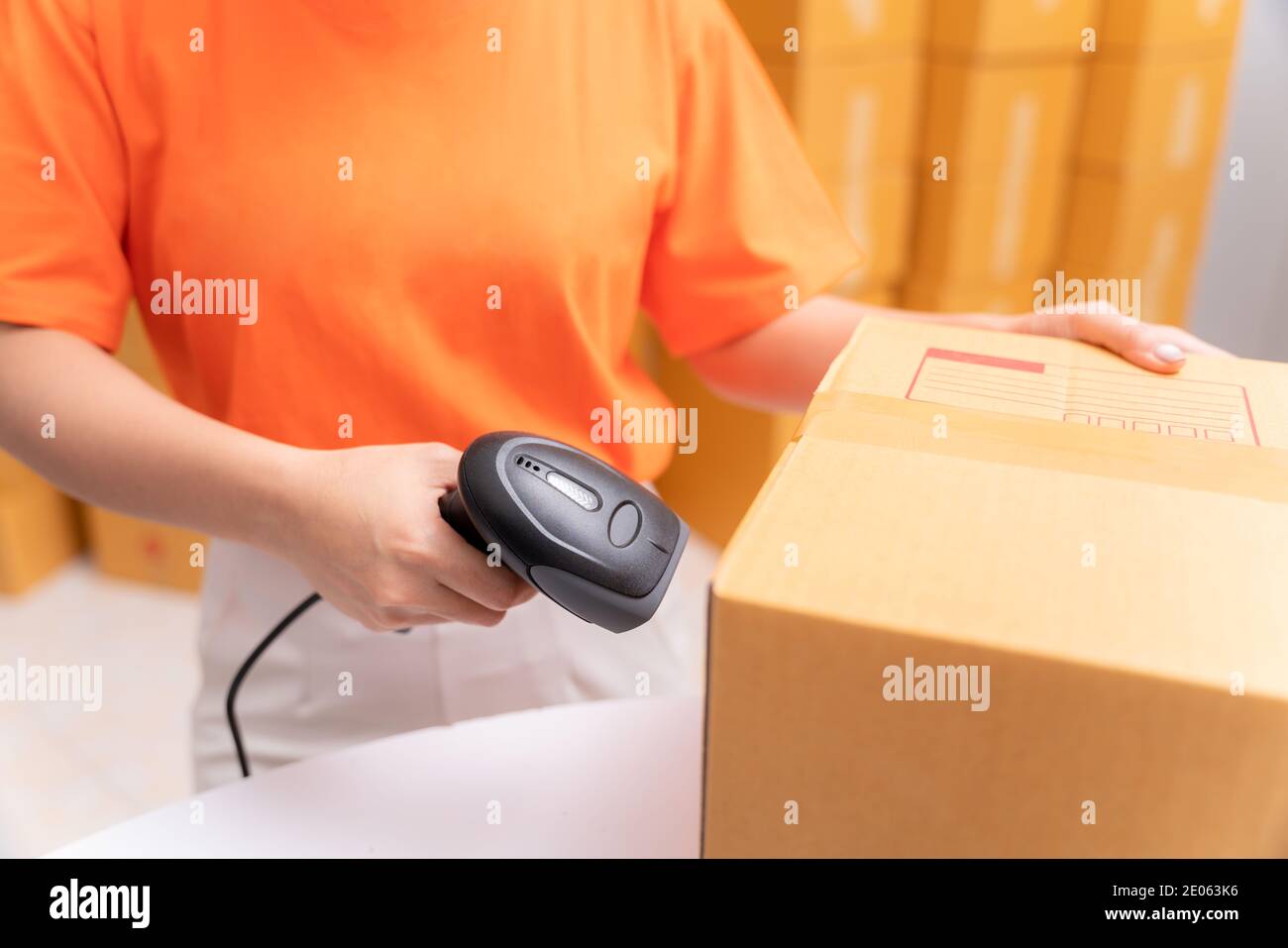 Close up hand of parcel delivery worker in warehouse with barcode ...