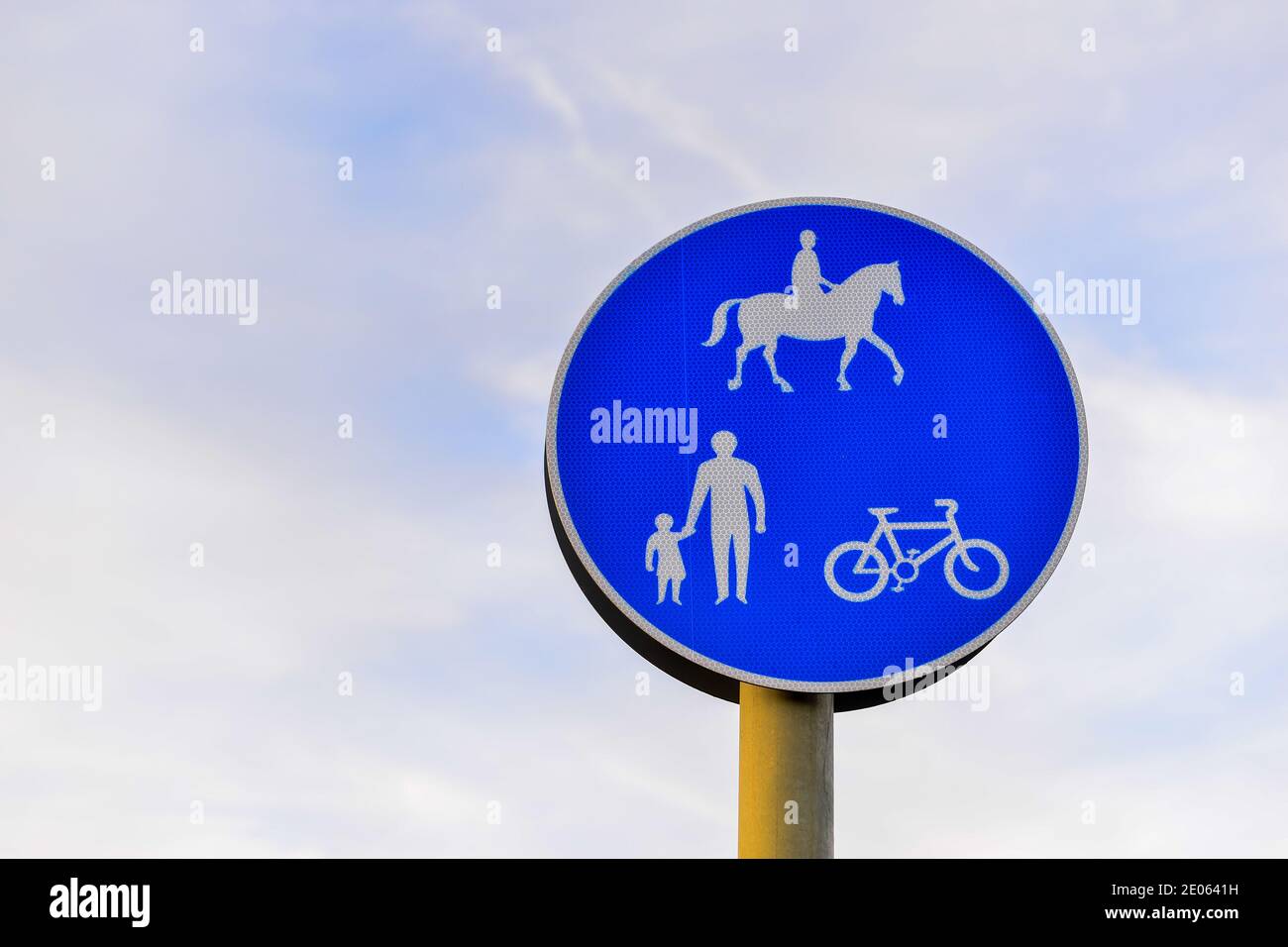 Cambridge, UK, 20-12-2020, Blue round sign on footpath advising that ...
