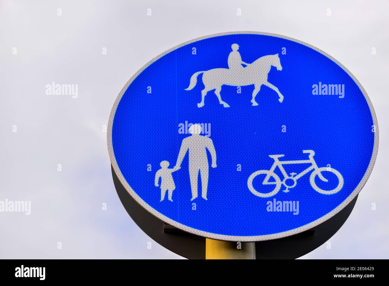 Cambridge, UK, 20-12-2020, Blue round sign on footpath advising that ...