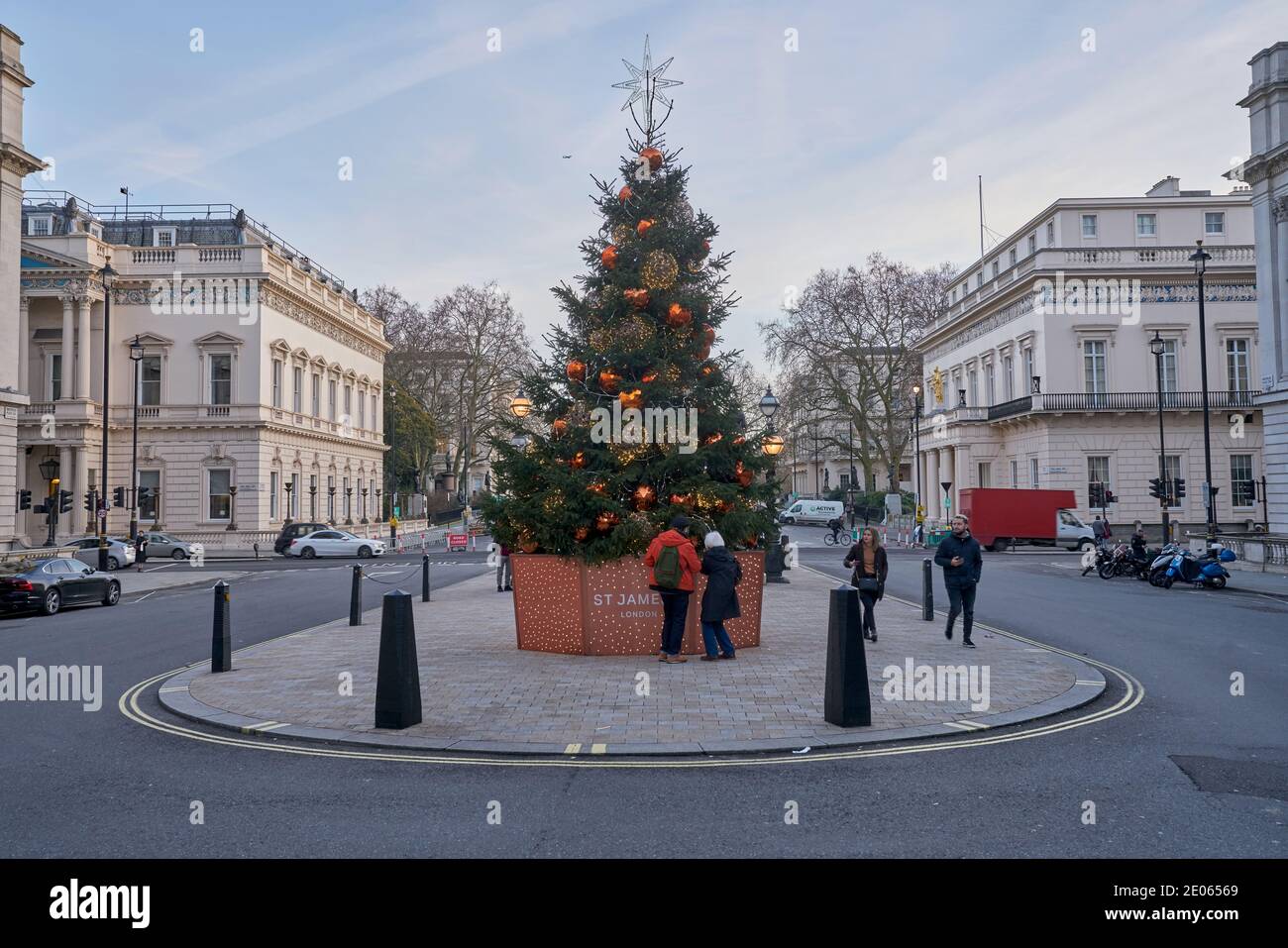 London christmas tree hi-res stock photography and images - Alamy