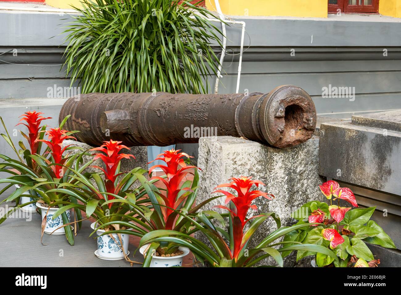 History ancient china gunpowder hi-res stock photography and images - Alamy