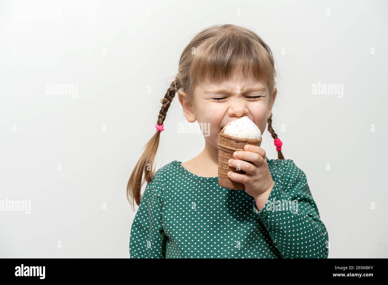 Girl has a toothache from cold ice cream Stock Photo - Alamy