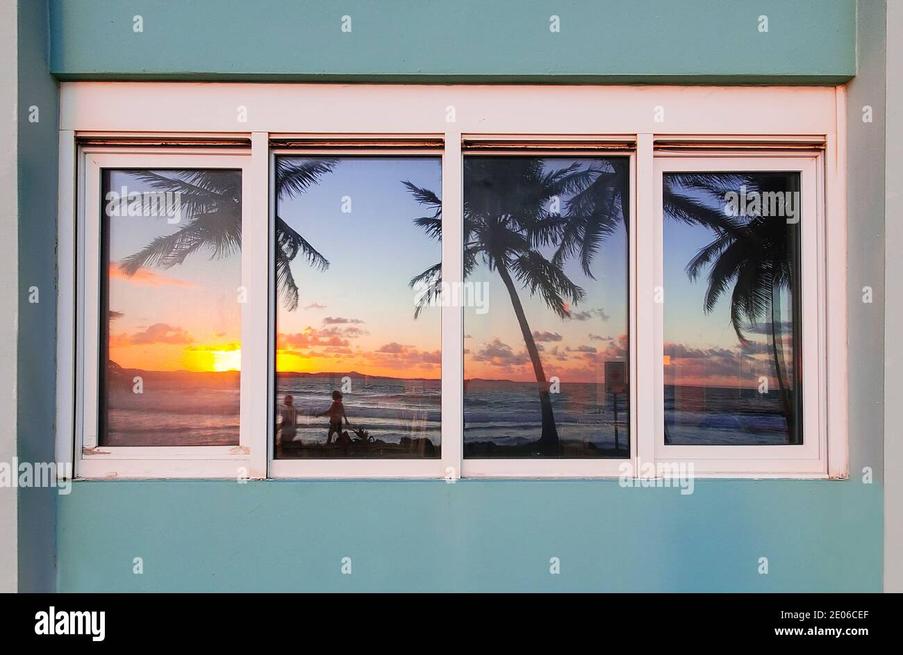 Beautiful ocean sunrise hi-res stock photography and images - Alamy