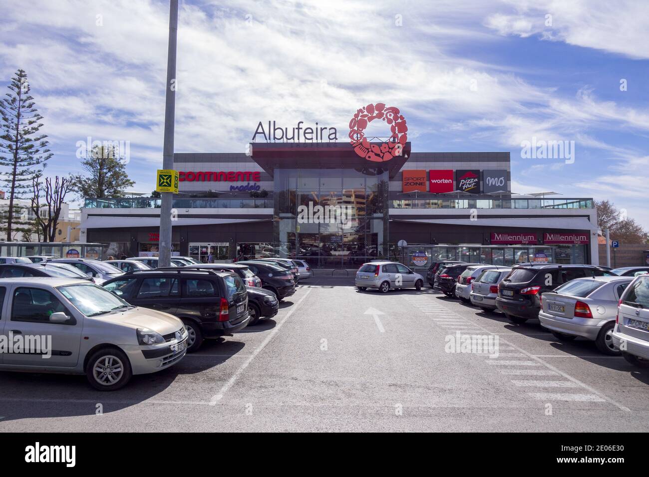 Continent supermarket albufeira hi-res stock photography and images - Alamy