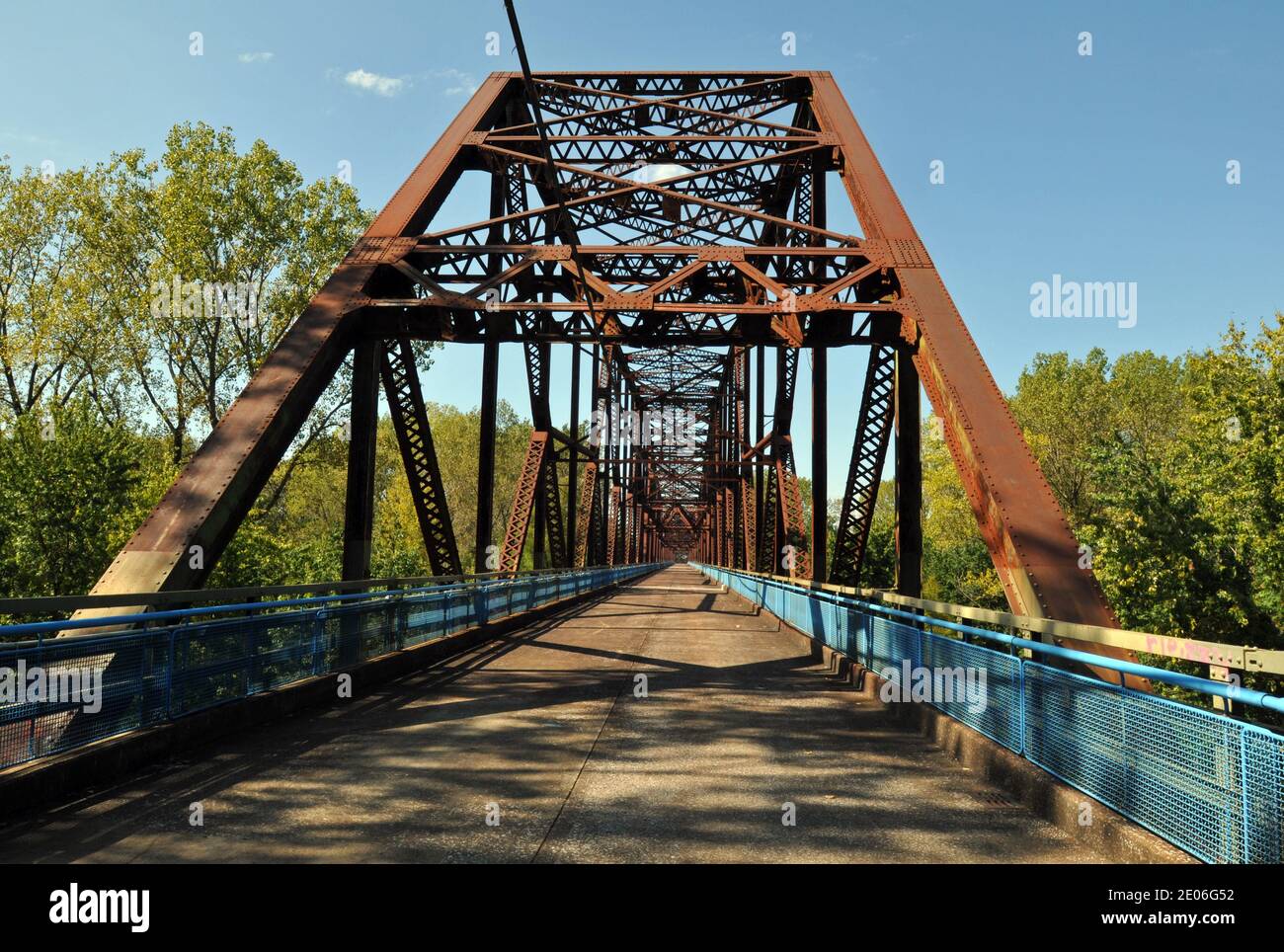 The Chain of Rocks Bridge used to carry Route 66 across the Mississippi ...