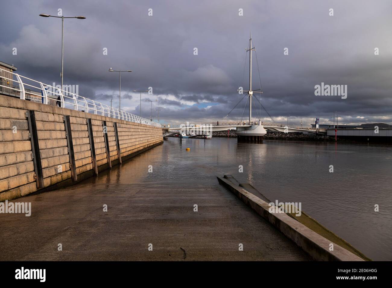 Pont y Ddraig footbridge at Rhyl harbour, North Wales Stock Photo - Alamy