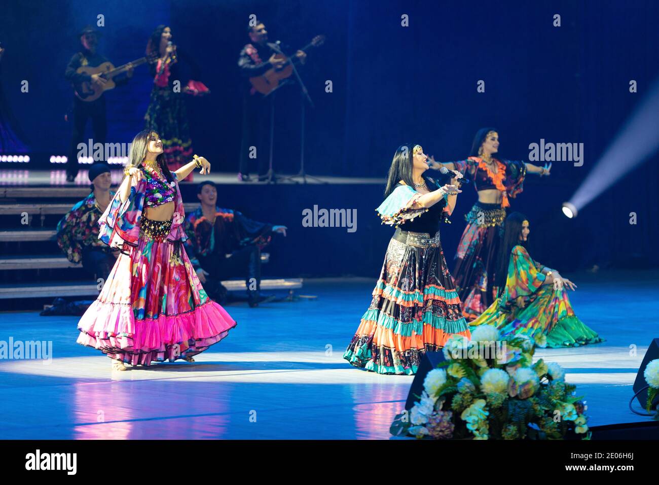 Flamenco dancers band hi-res stock photography and images - Alamy