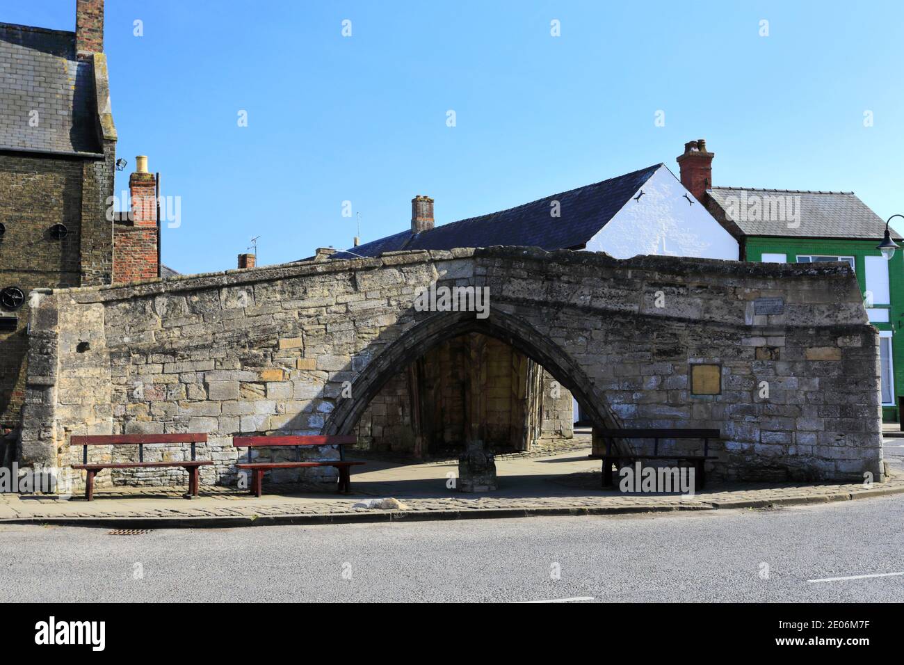 The Trinity Bridge, a 14th Century three-way stone arch bridge ...
