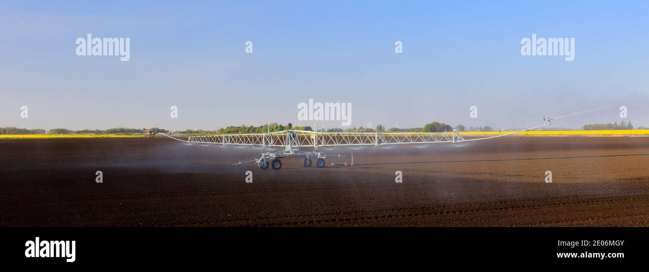 Self propelled irrigation system hi-res stock photography and images ...