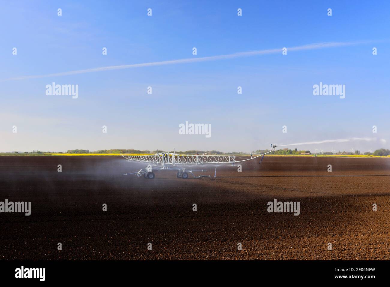 Self propelled irrigation system hi-res stock photography and images ...