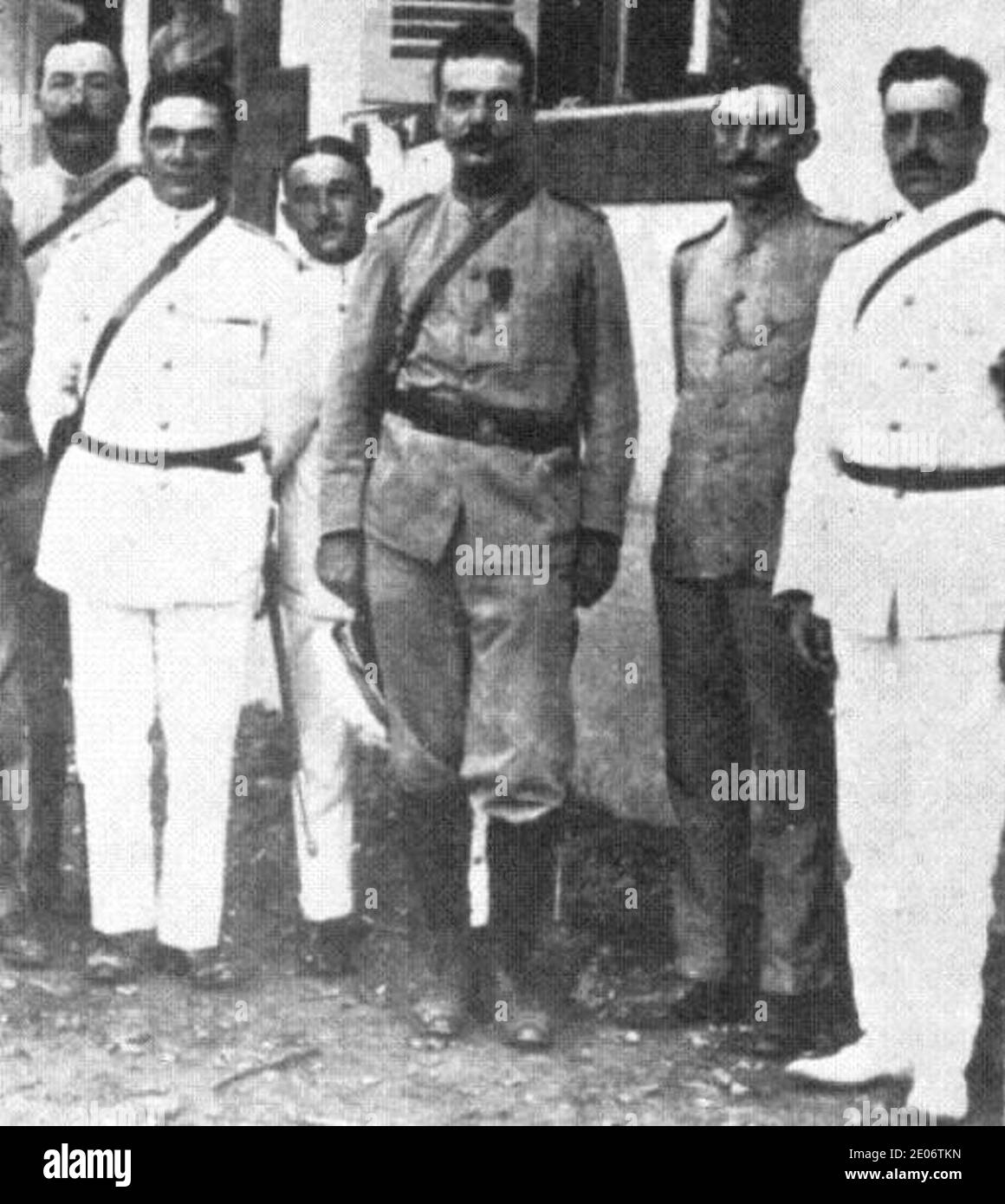 Le lieutenant de vaisseau Destremau et son état major à Papeete en 1914 ...