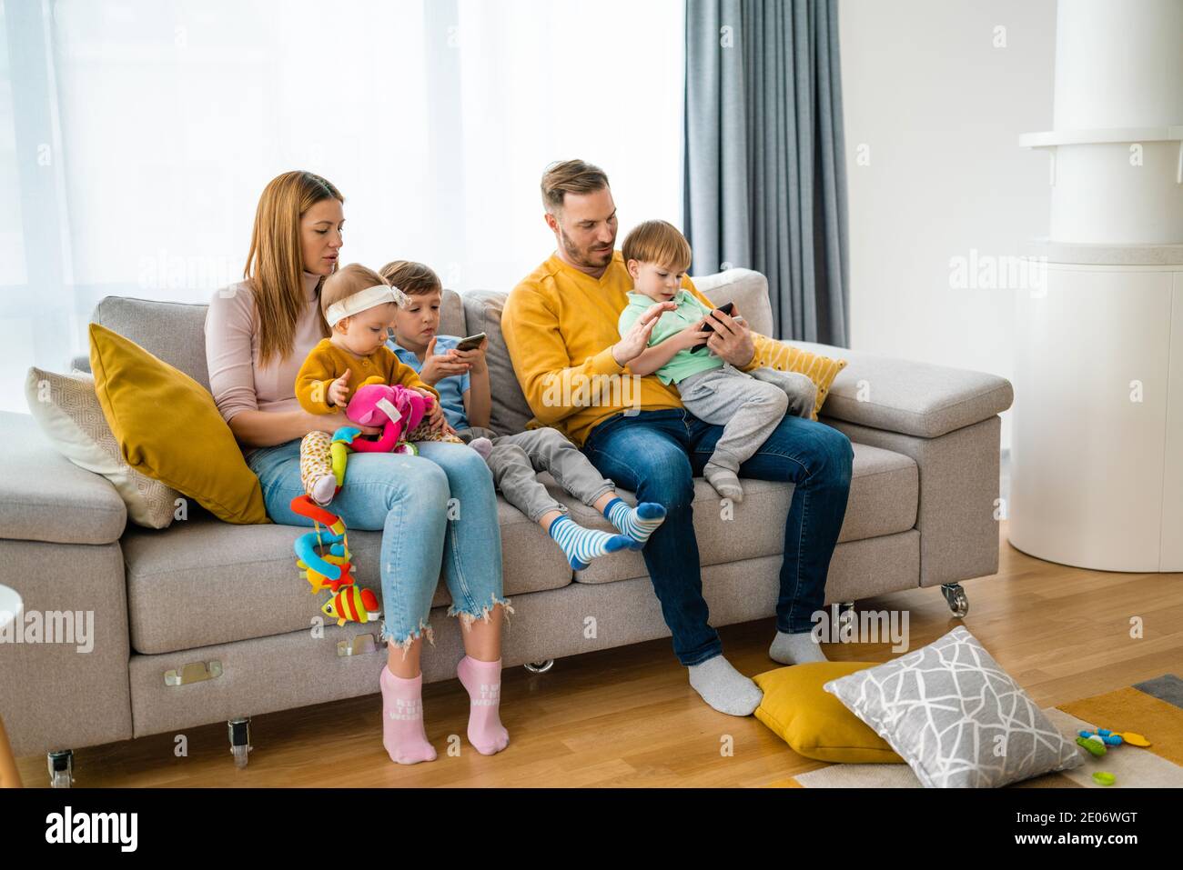 Technology gadgets family hi-res stock photography and images - Alamy