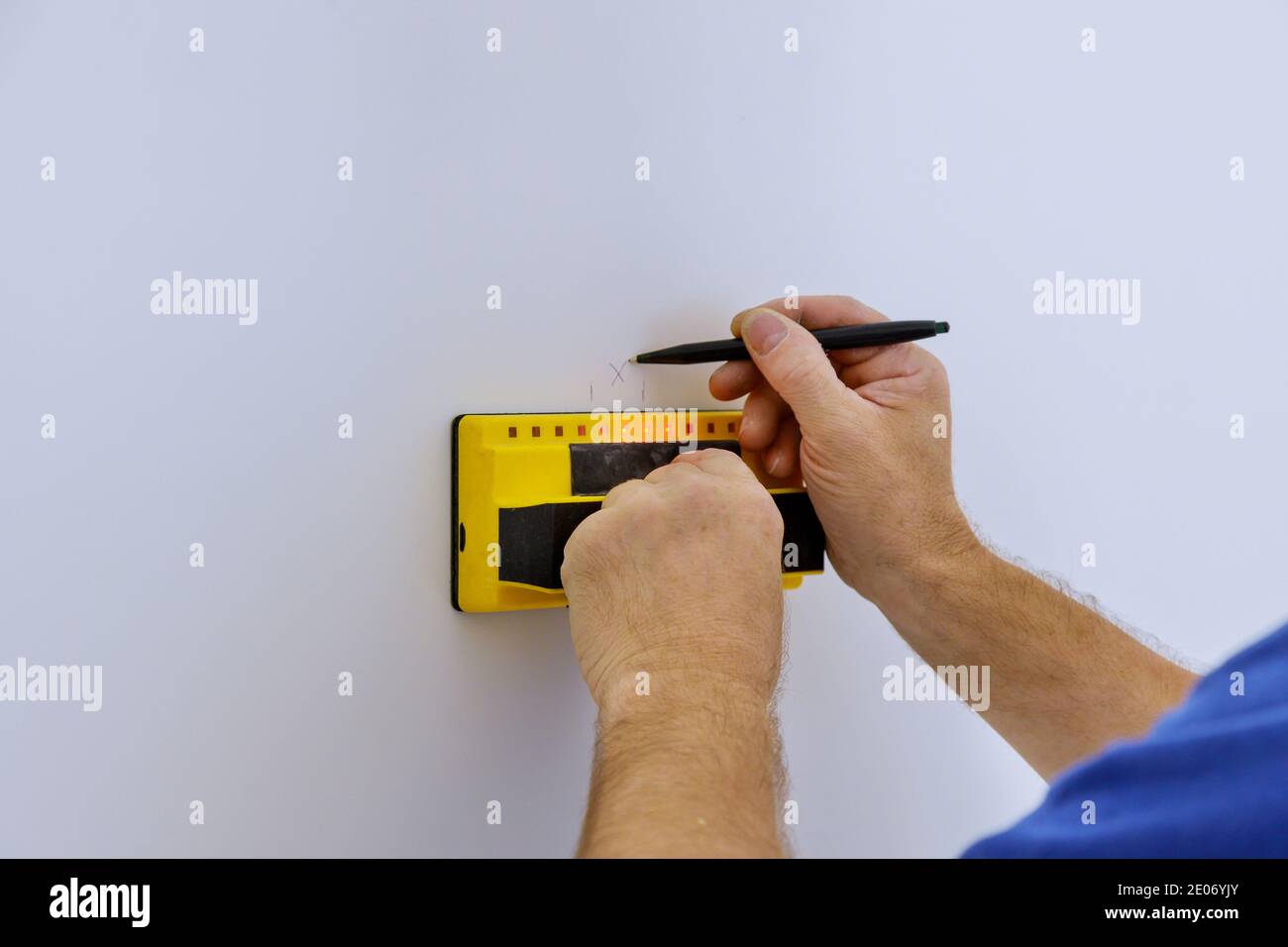 Metal stud wall hi-res stock photography and images - Alamy