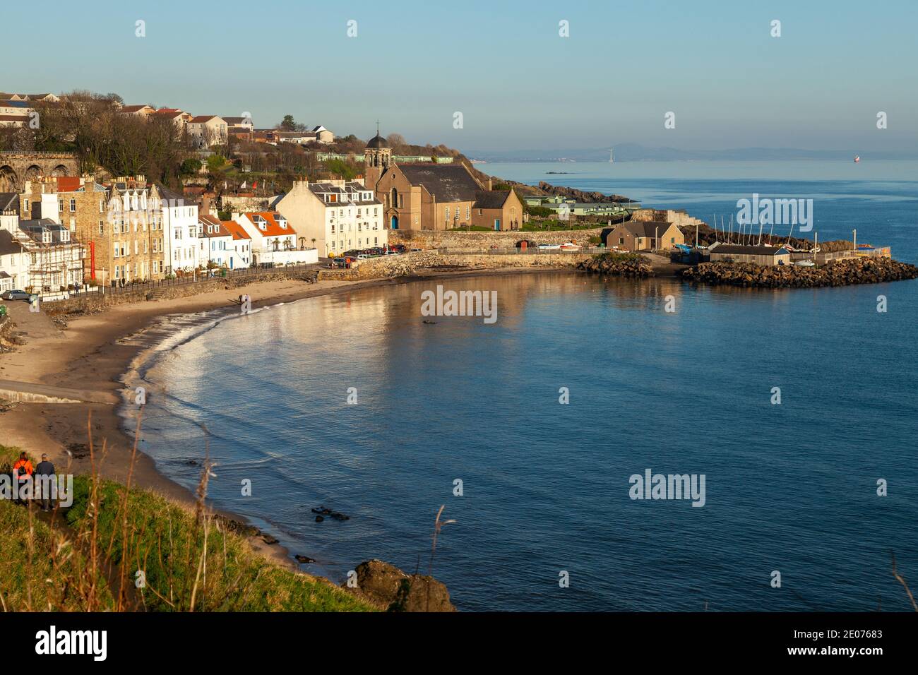 The village of Kinghorn along the Fife Coastal Path, Scotland Stock ...
