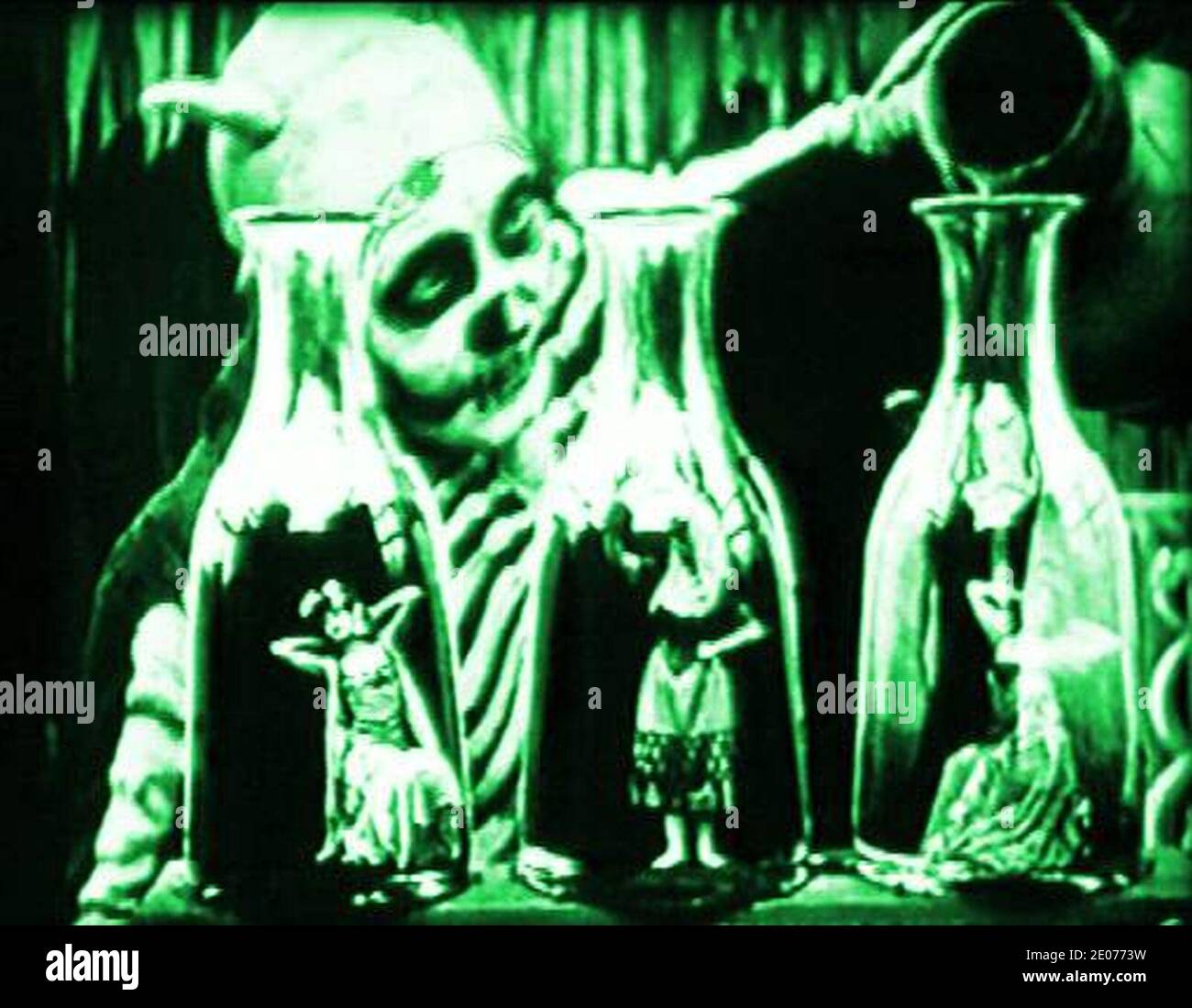 Spectre rouge hi-res stock photography and images - Alamy