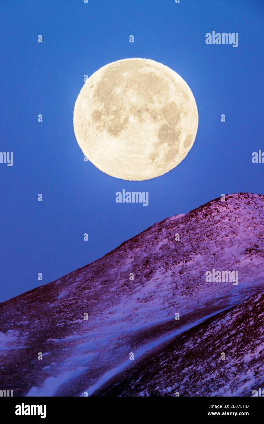 Full moon setting over rocky hi-res stock photography and images - Alamy