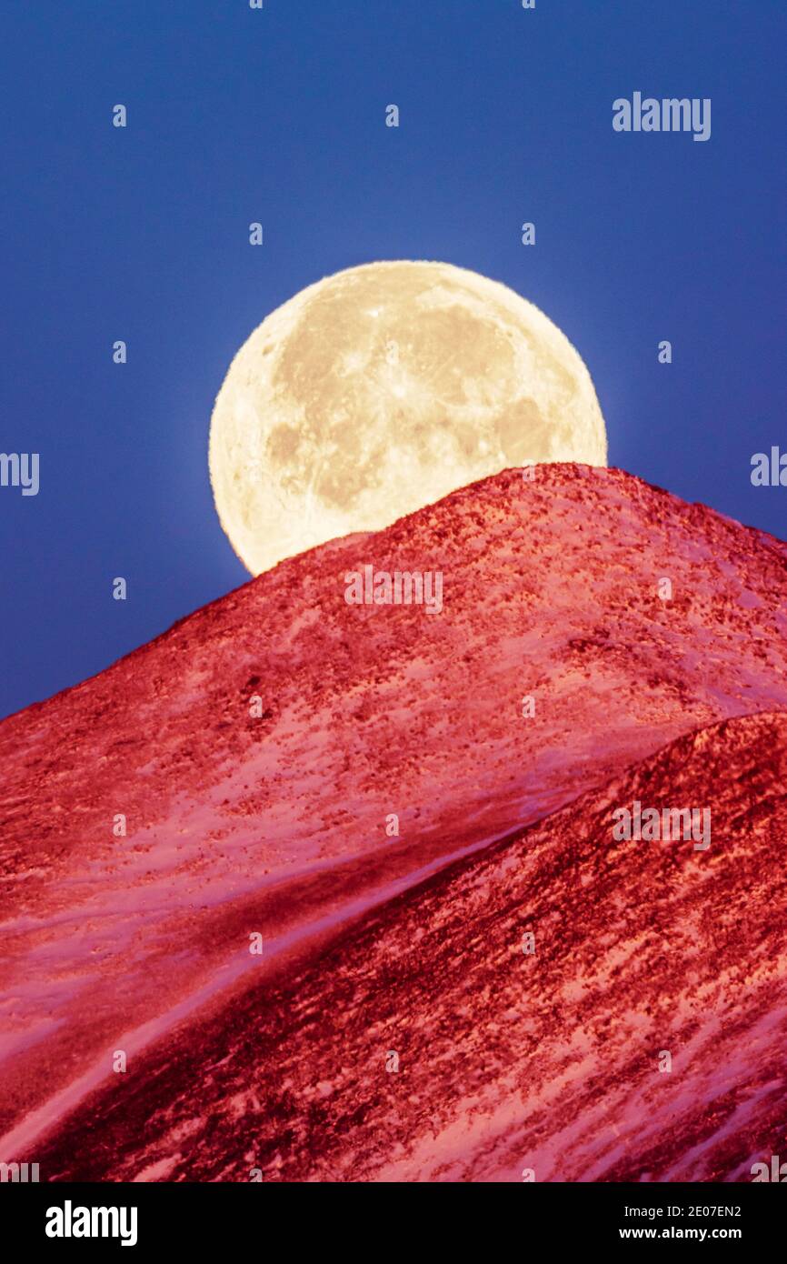 Range night sky full moon hi-res stock photography and images - Alamy