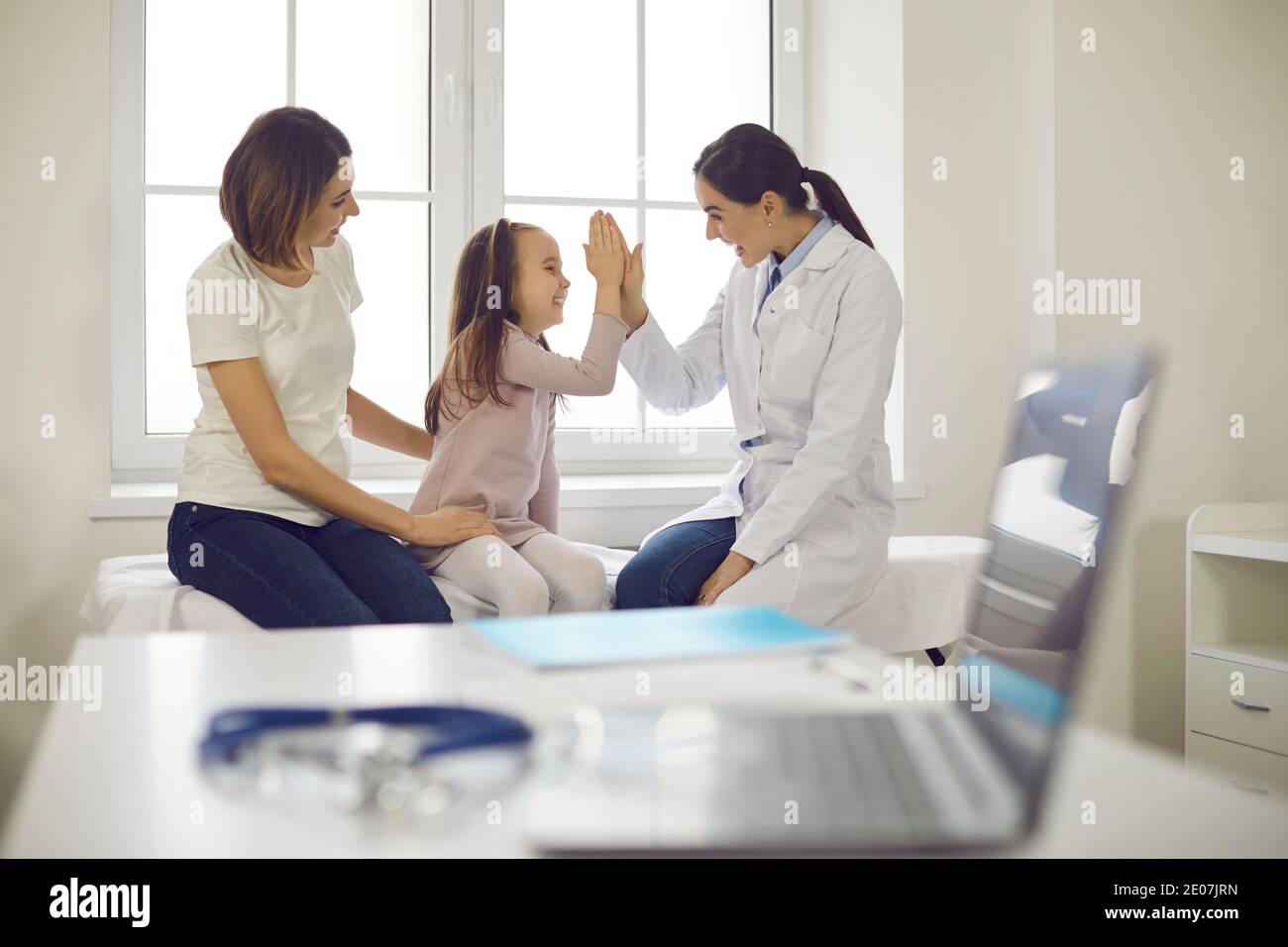 Child high five nurse hi-res stock photography and images - Alamy