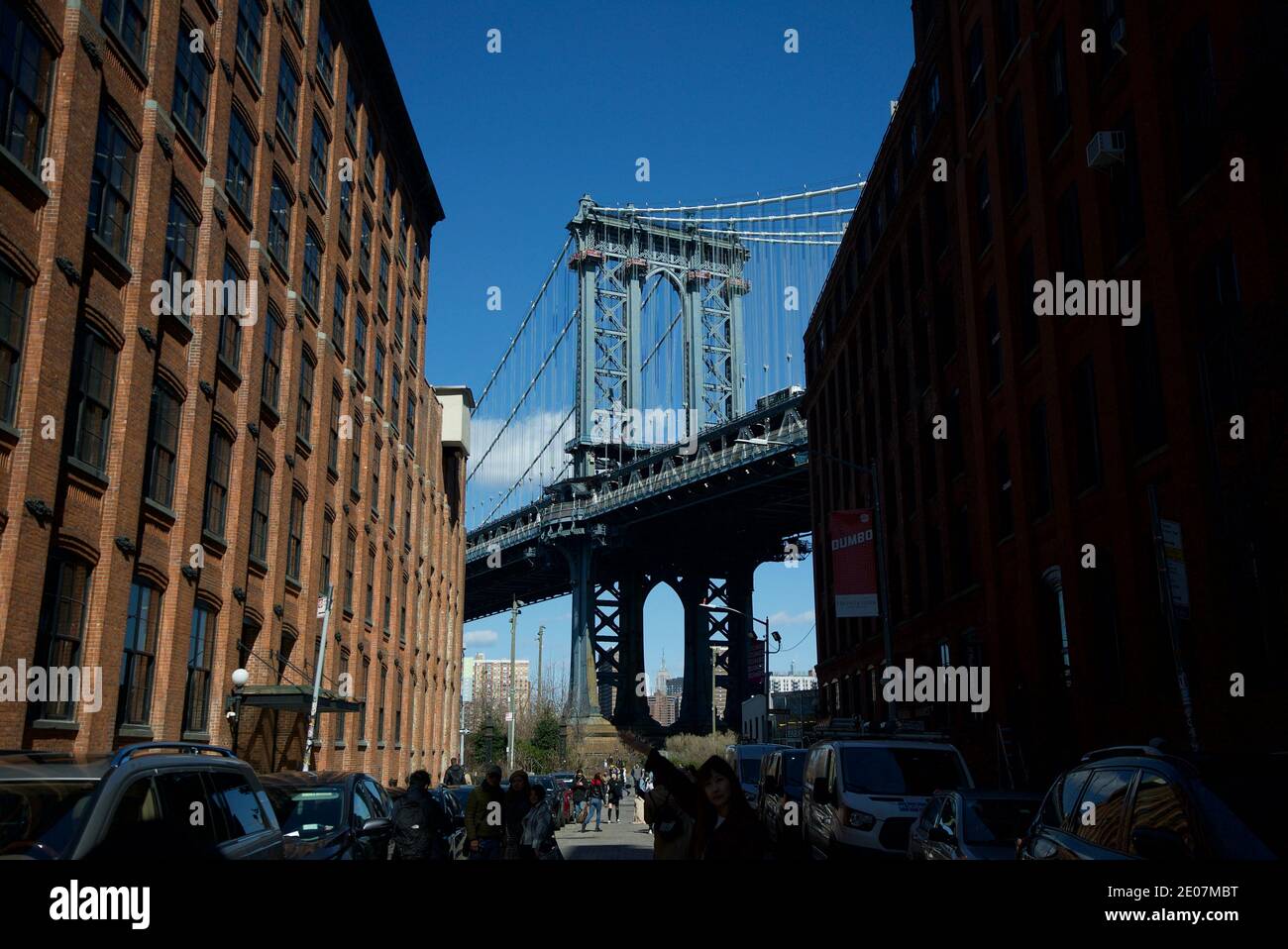 The Manhattan Bridge: A suspension bridge that crosses the East River ...