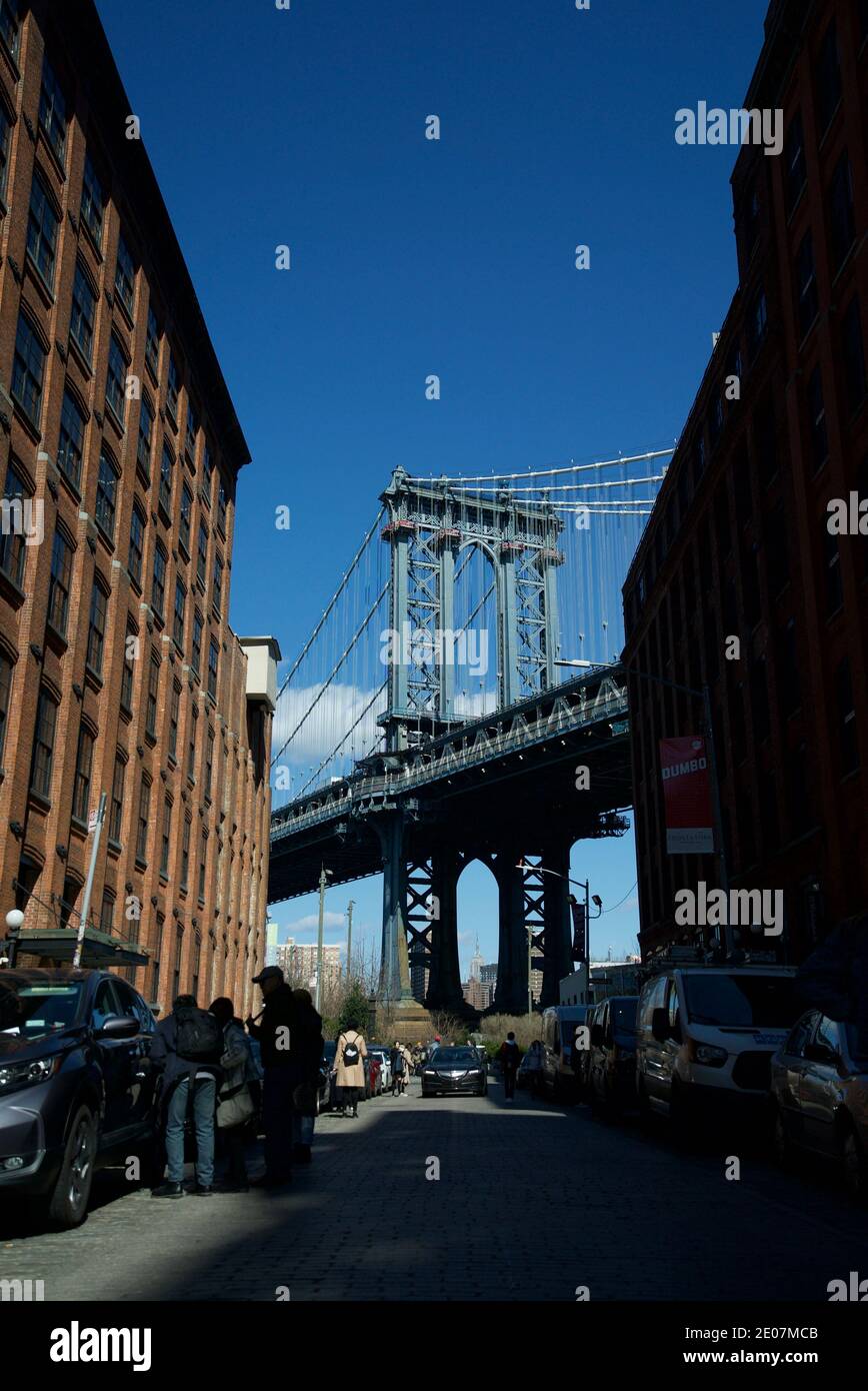 The Manhattan Bridge: A suspension bridge that crosses the East River ...