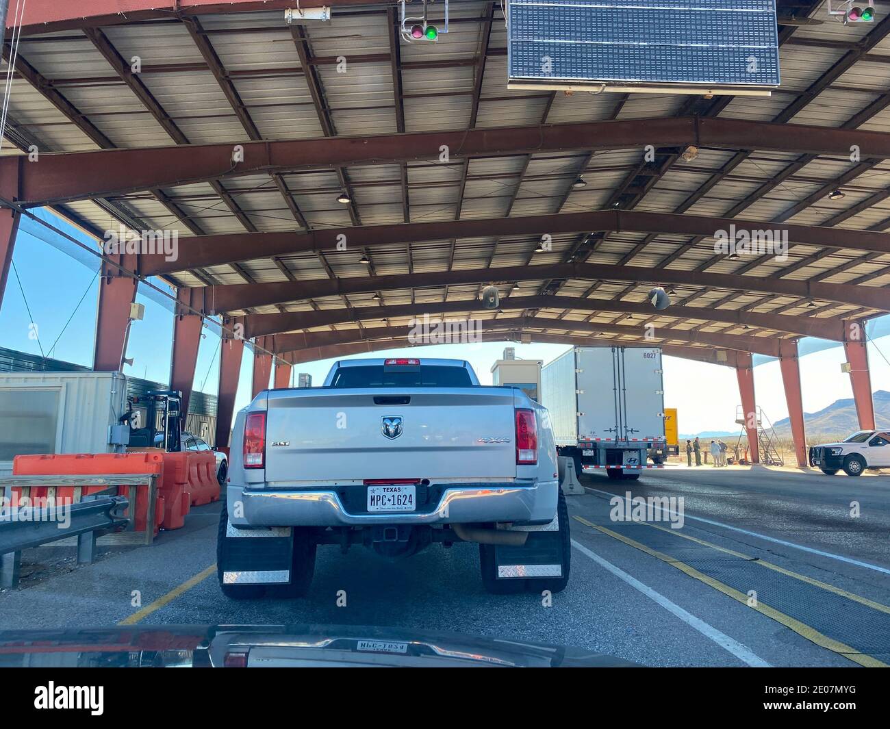 Border crossing mexico truck hi-res stock photography and images - Alamy