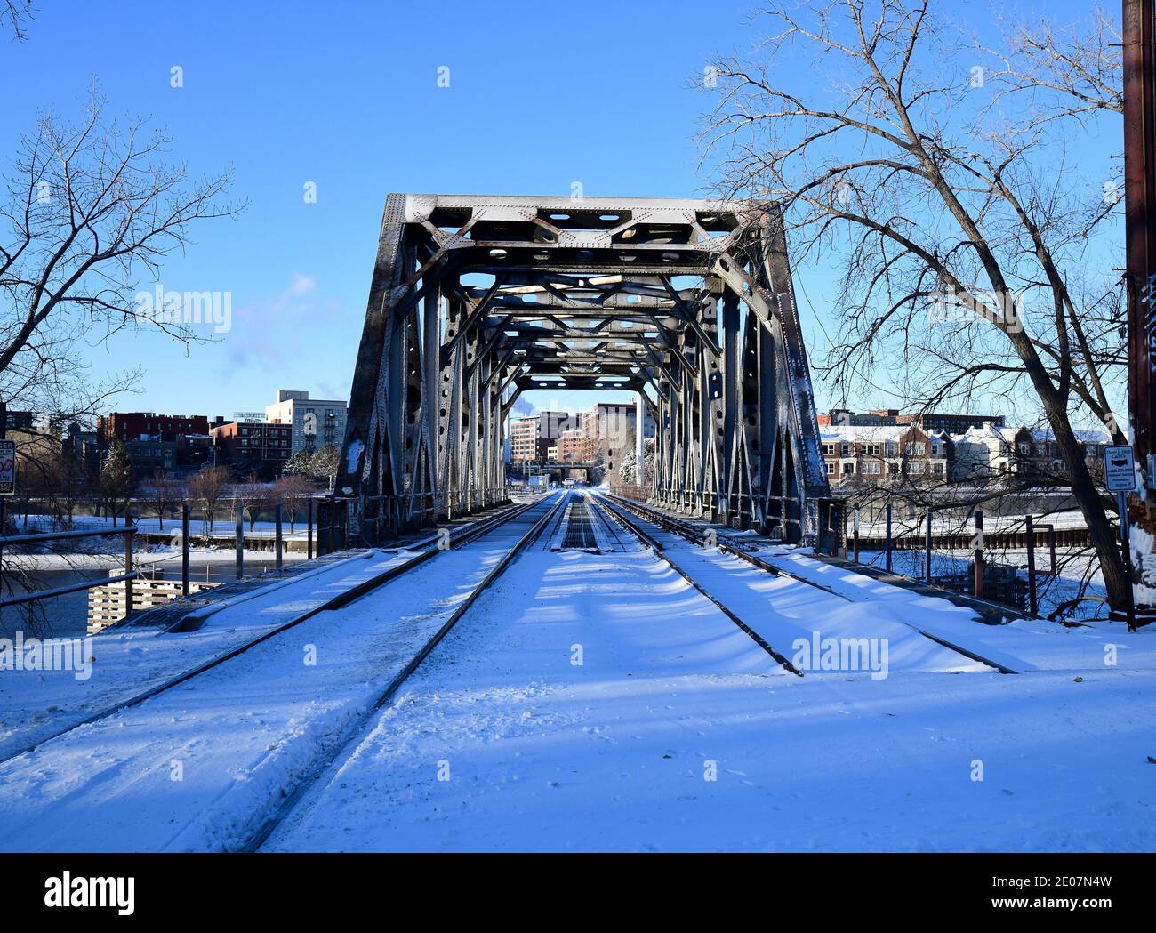 Bridges over railway tracks hi-res stock photography and images - Alamy