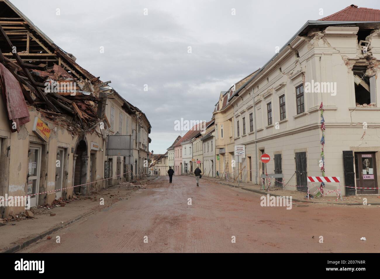Devastated towns hi-res stock photography and images - Alamy