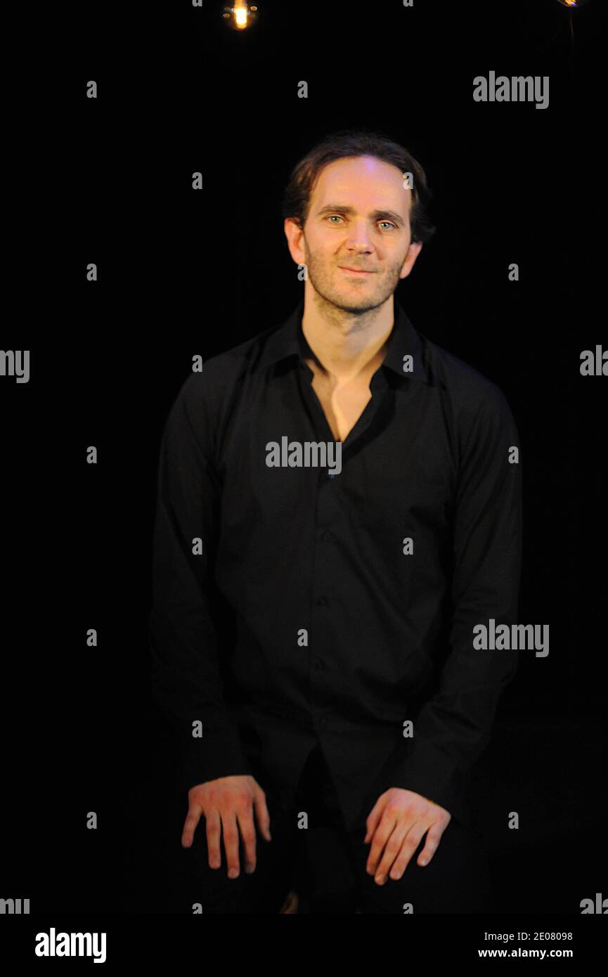 Thomas Cousseau performing new play 'Lettre D'une Inconnue' at Theatre ...