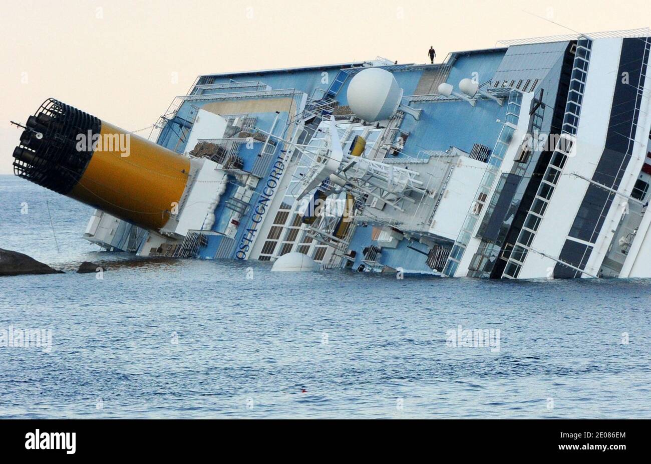 Italian cruise ship 'Costa Concordia' carrying more than 4,000 people ...