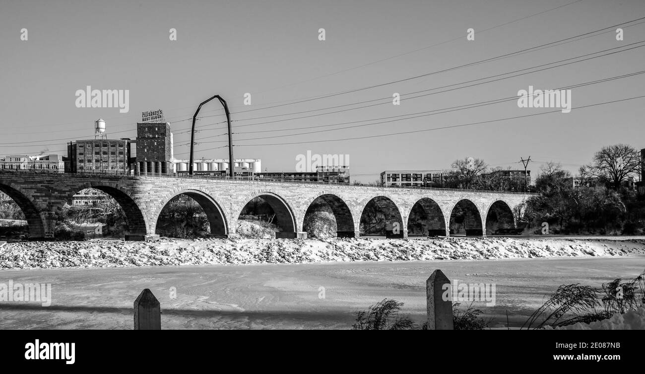 Vintage stone arch bridge across the Mississippi river in the winter ...
