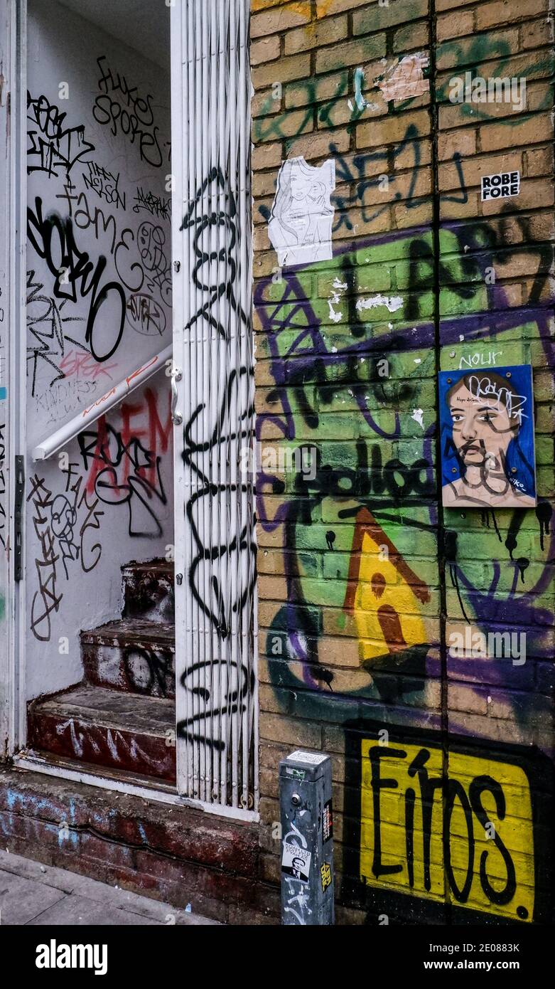 Graffiti steps in east end hi-res stock photography and images - Alamy