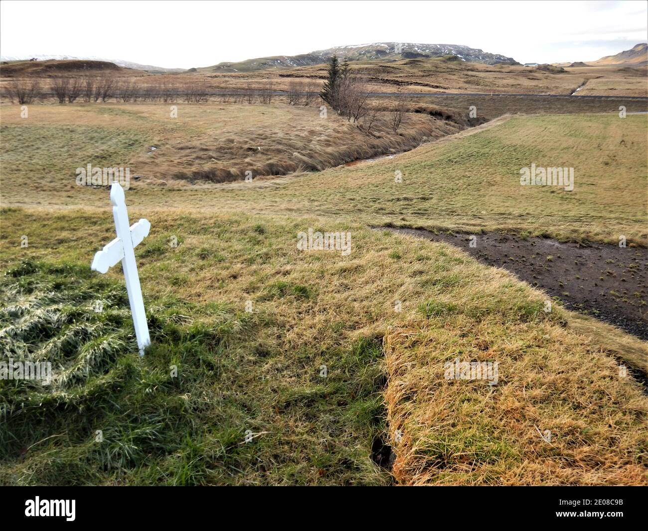 Single cross hi-res stock photography and images - Alamy