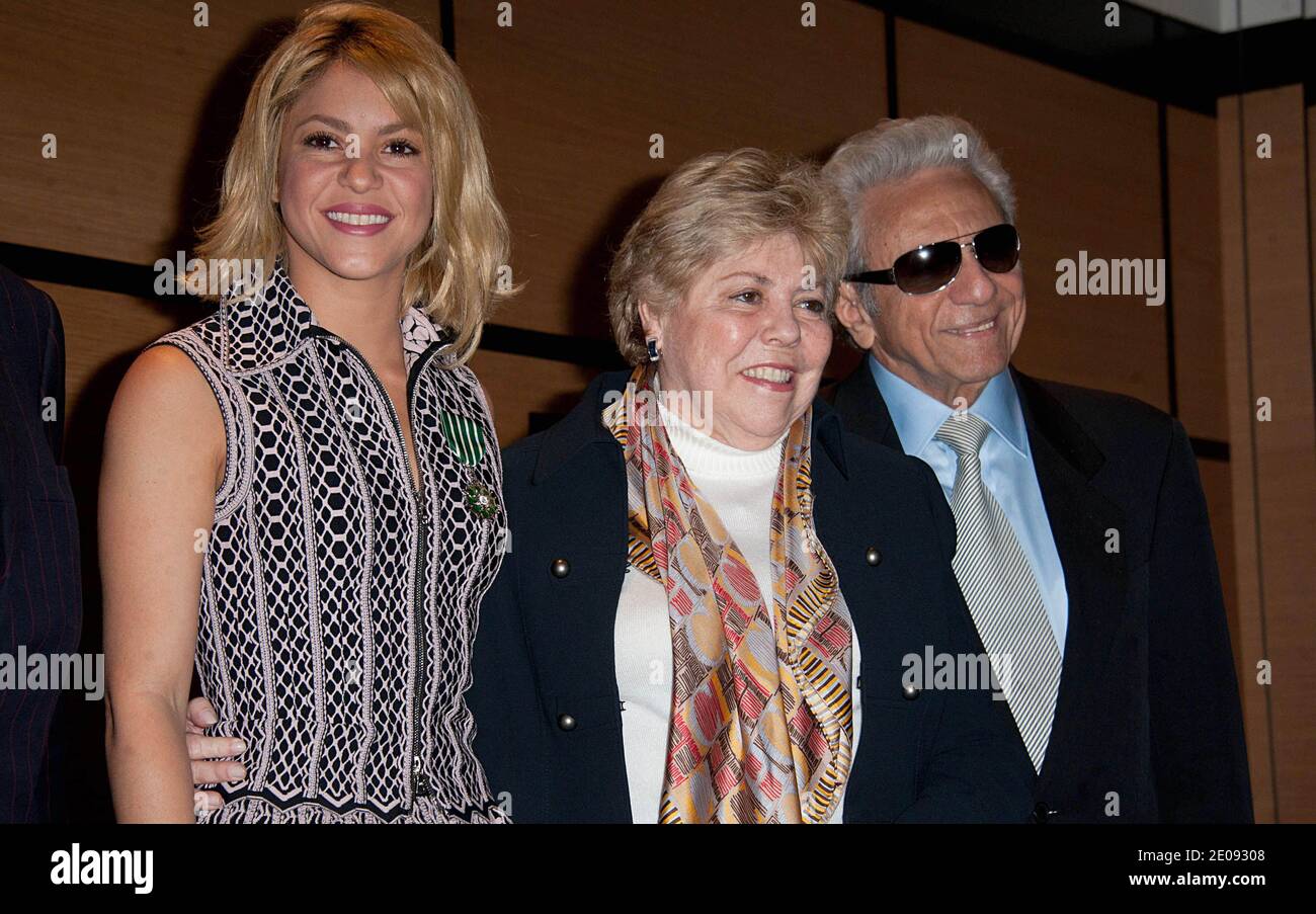 Shakira (here with parents) is honored by French Minister of Culture ...
