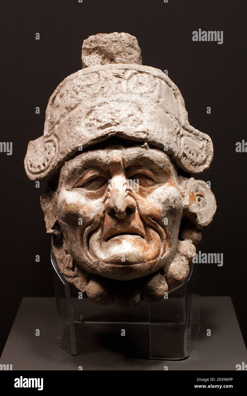 The head sculpted of Chaak is presented at the exposure 'Maya jade ...