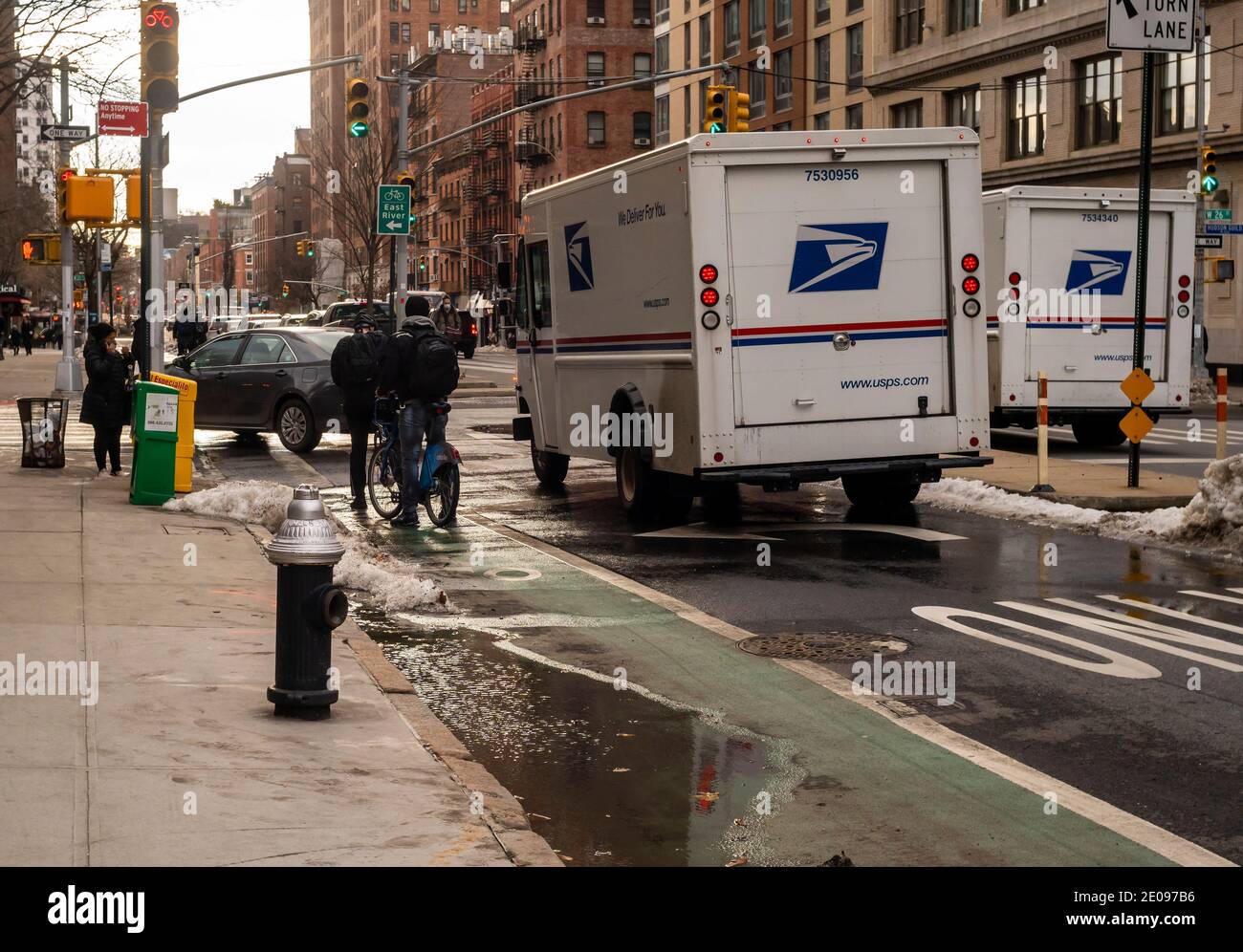 Usps vehicle hi-res stock photography and images - Alamy