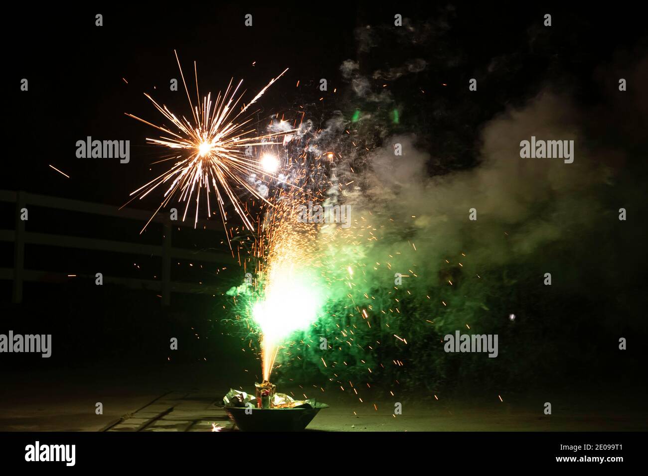 Teenagers friends celebration hi-res stock photography and images - Alamy